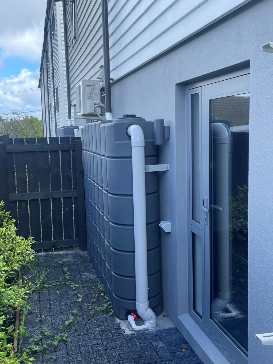 Urban Aquatank Wall Bracket Install Kit - Tanks Direct